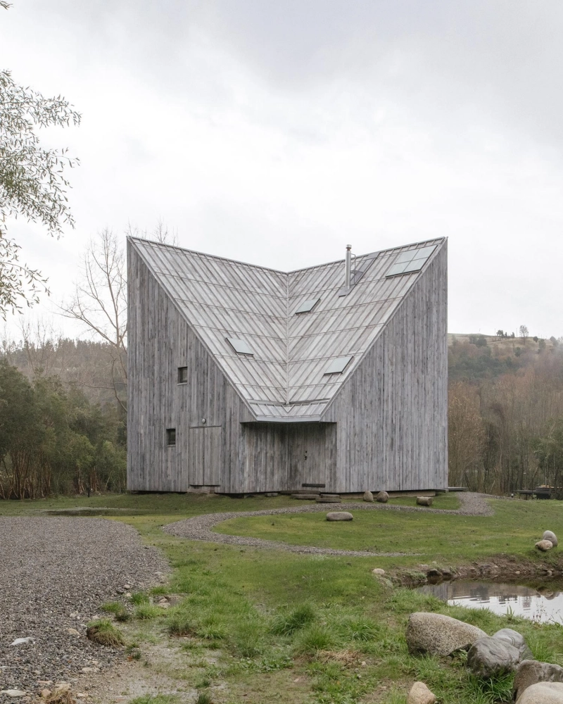 Humo House by Ivan Bravo Architects on Saman Archive